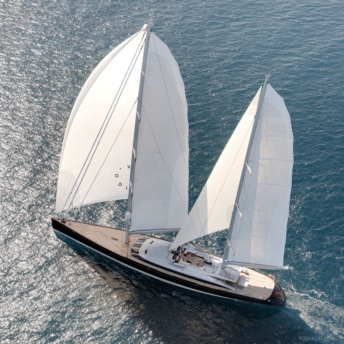 Yacht VERTIGO, Alloy Yachts | CHARTERWORLD Luxury Superyacht Charters